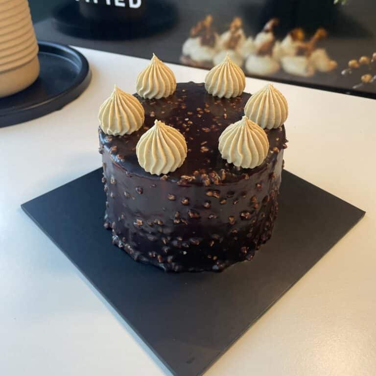 Ferrero Biscoff Mini Cake - 4 inch - MAHADEVA'S KITCHEN